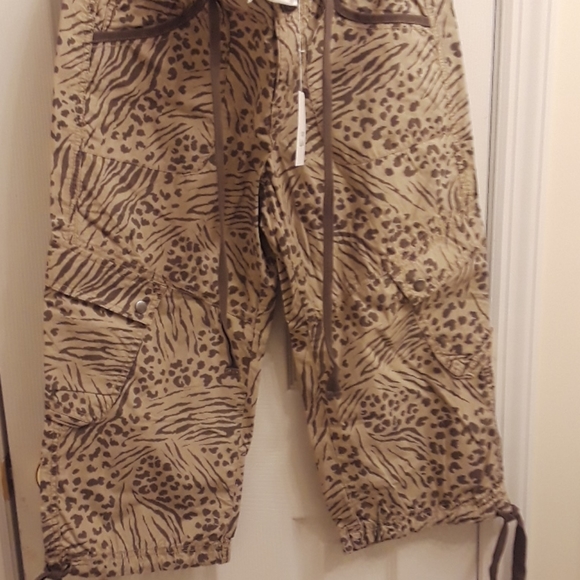 LONDONJEAN | Pants & Jumpsuits | Tan Brown Animal Print Capris Nwot ...